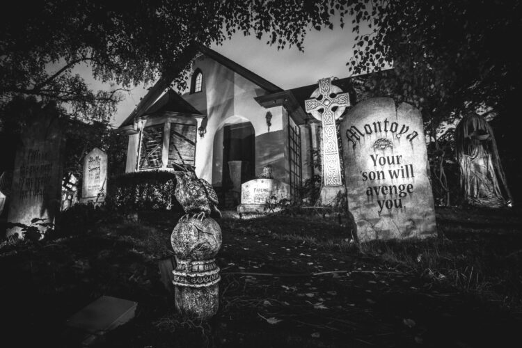 Davis Graveyard – Halloween Home Haunt